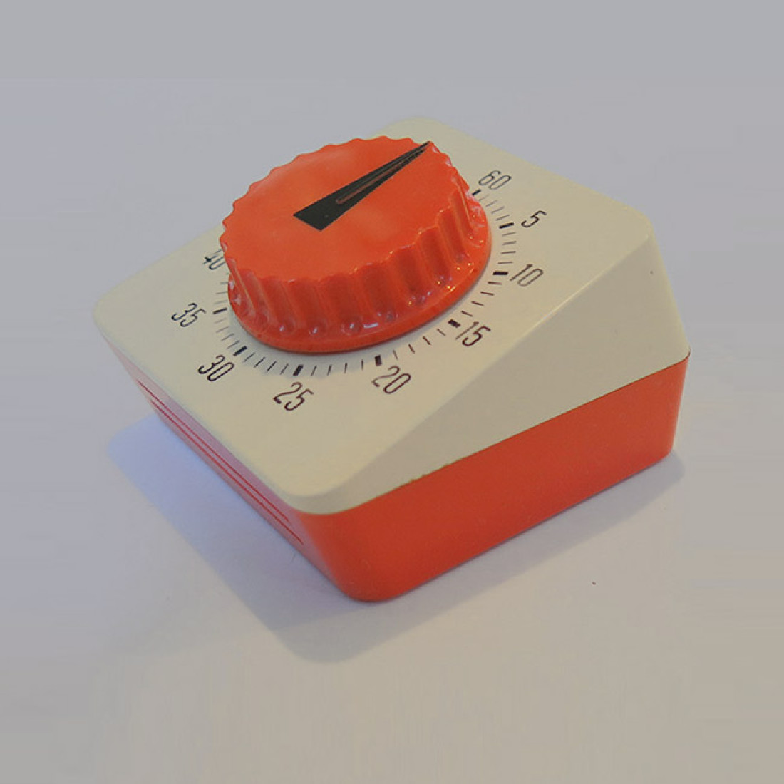 Vintage orange kitchen timer wedge 60s/70s
